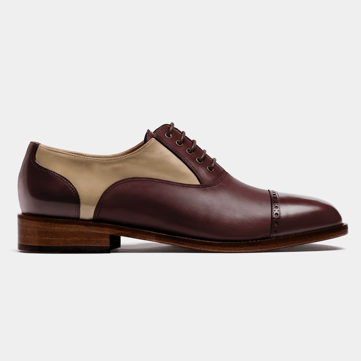 Quarter-brogue shoes in burgundy & beige leather