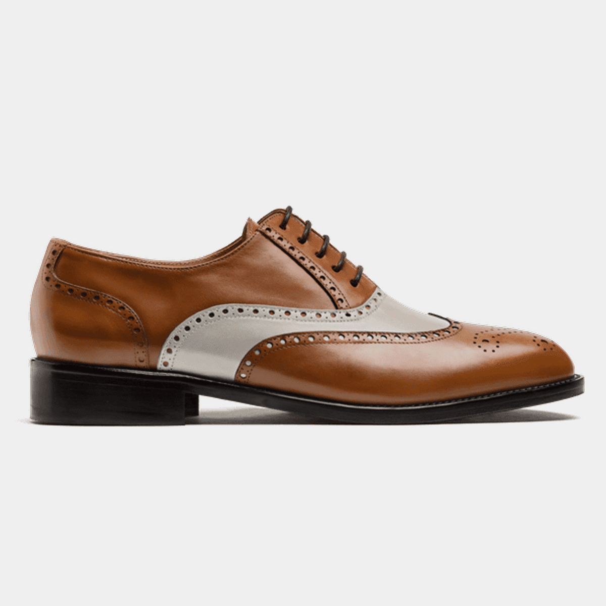 Brogues in white & brown leather