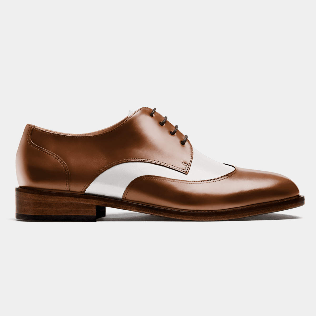 Wingtip Derby shoes in white & brown leather