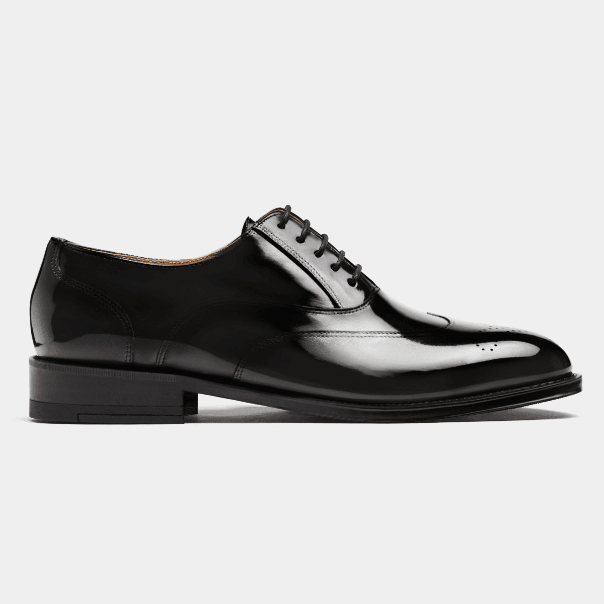 Wingtip Oxford shoes in True black patent leather