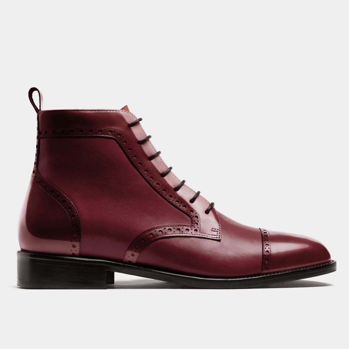 Brogue Men Boots in burgundy leather