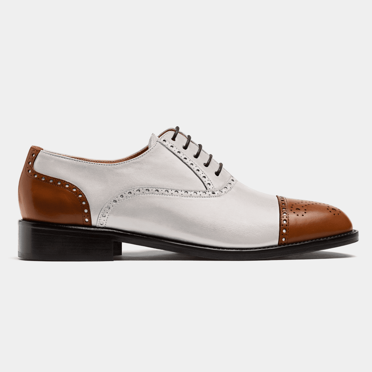 Two-toned shoes in white & brown leather