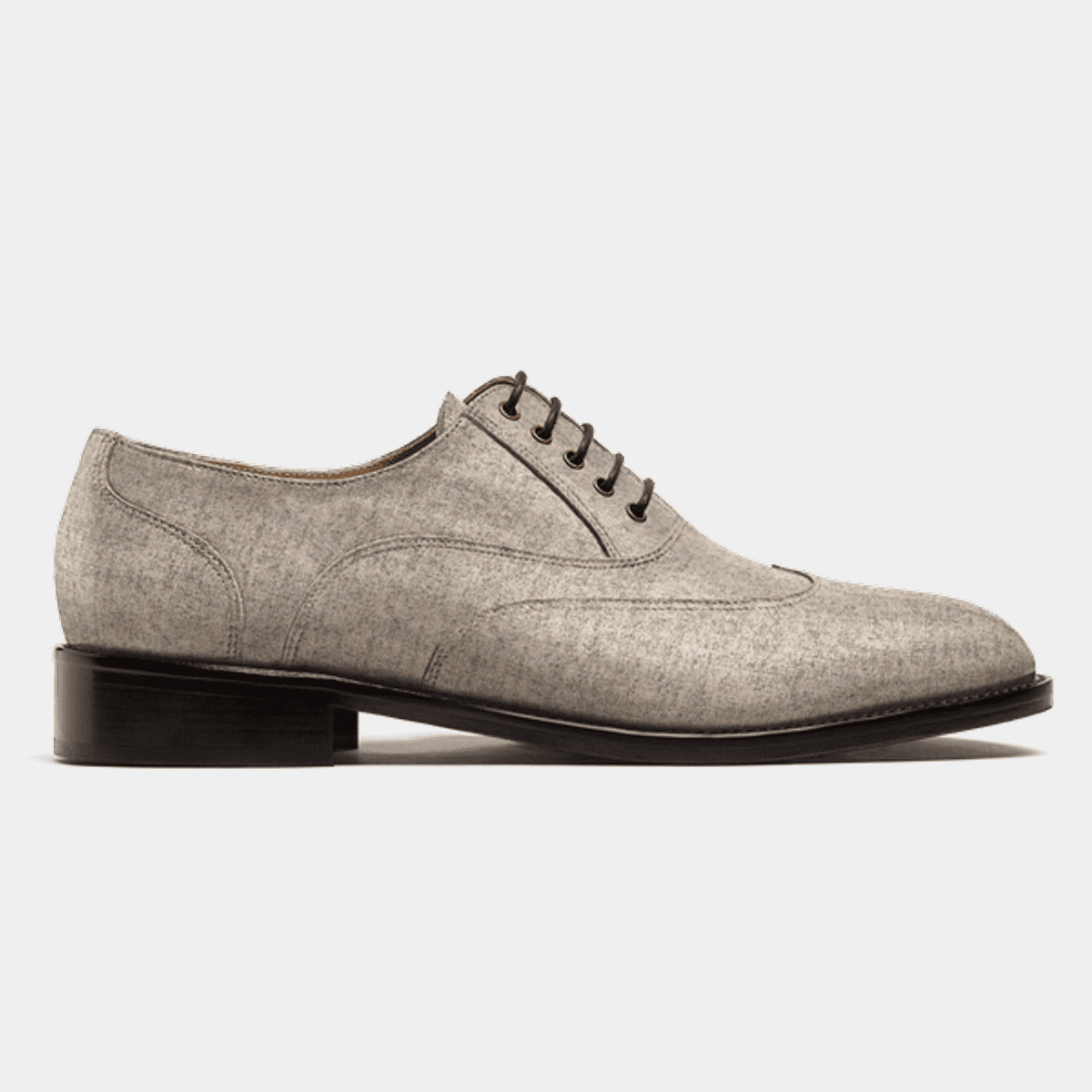 Cap-toe Oxfords in beige tweed