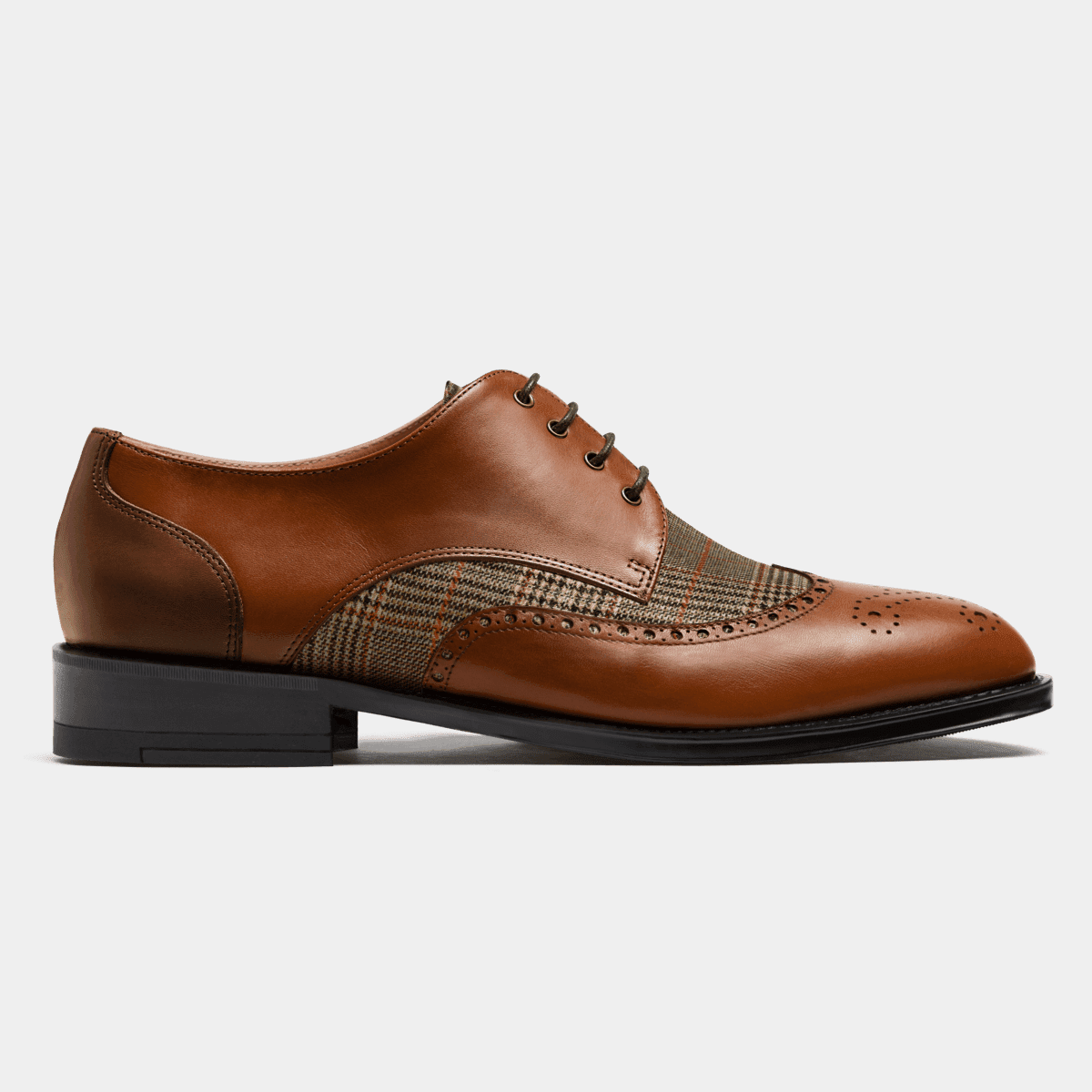 Quarter-brogue shoes in brown tweed & leather