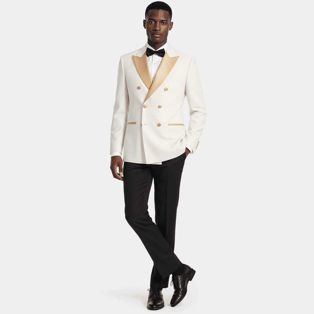 Veste de smoking croisé ivoire avec larges revers beige et pantalon noir
