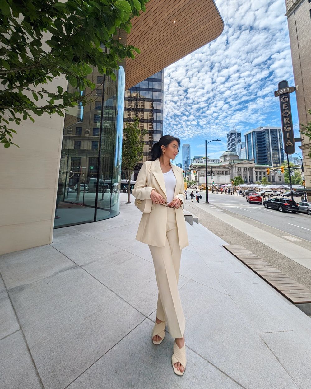 How to Dress Like an Executive Woman: Power Dressing Tips to Make an ...