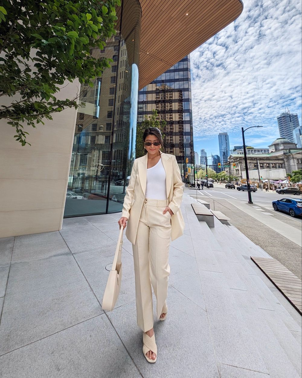 How to Dress Like an Executive Woman: Power Dressing Tips to Make an ...