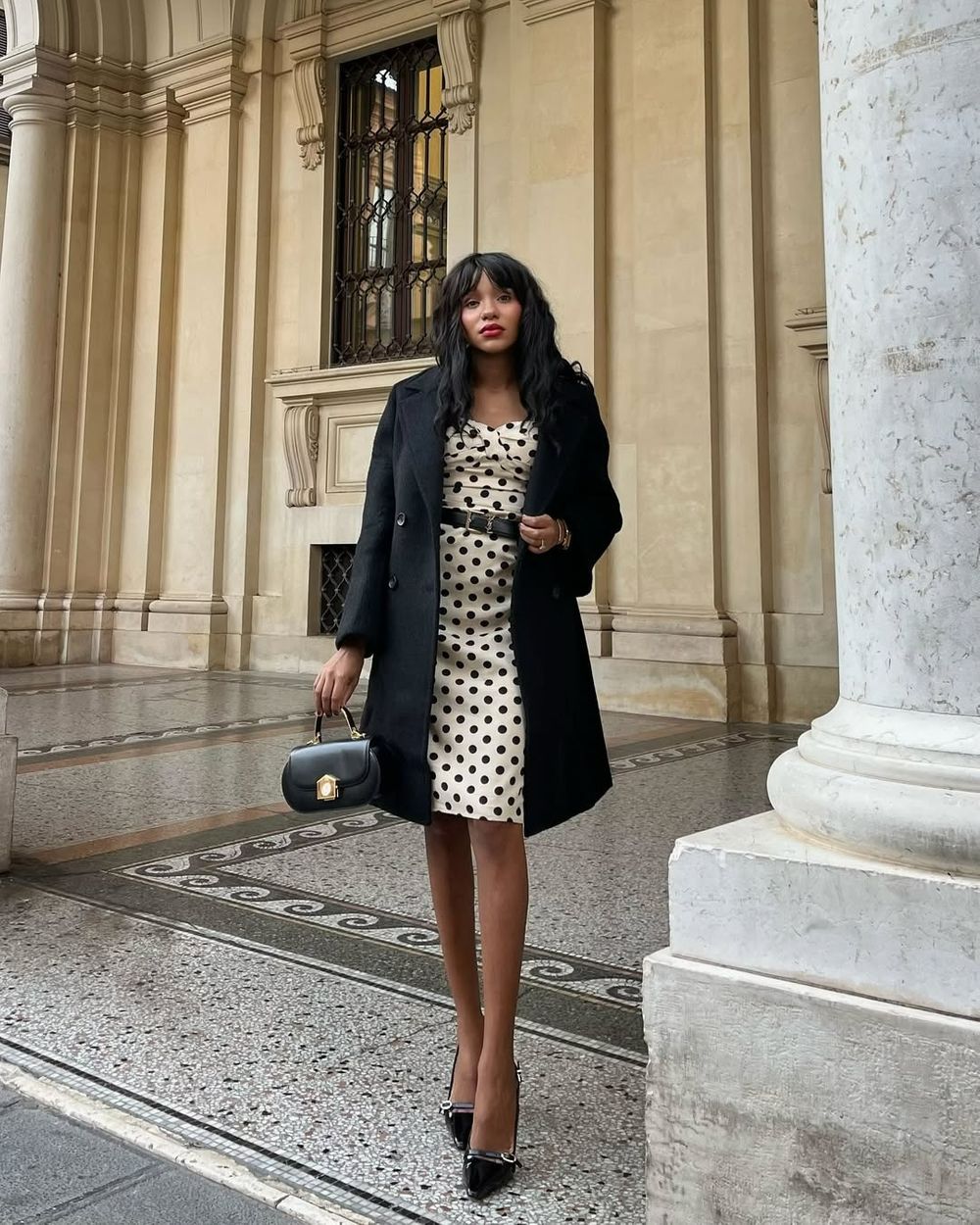 Guía para Outfits Monocromáticos para Mujer - Sumissura