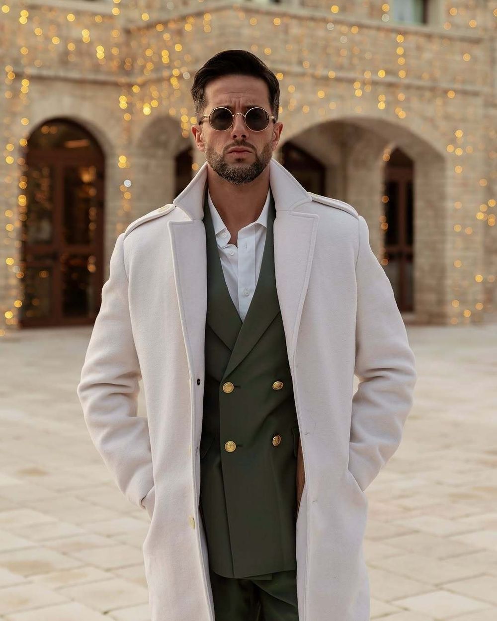 Traje Cruzado Verde Oliva con Abrigo Blanco | Hockerty Traje Cruzado Verde Oliva con Abrigo Blanco | Hockerty