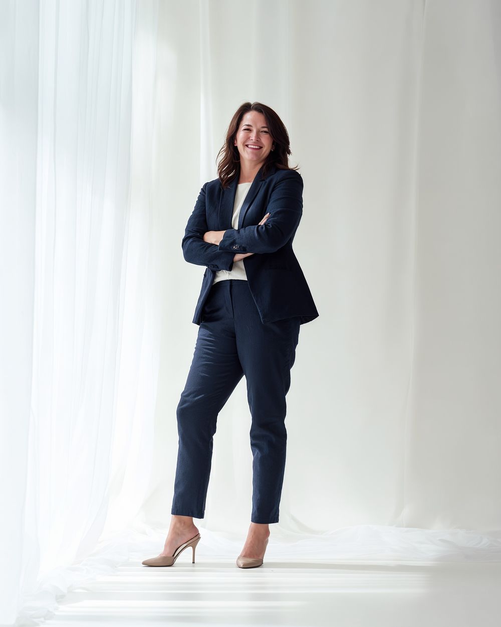 Vestido Entallado Gris Carbón con Mangas Cortas | Sumissura