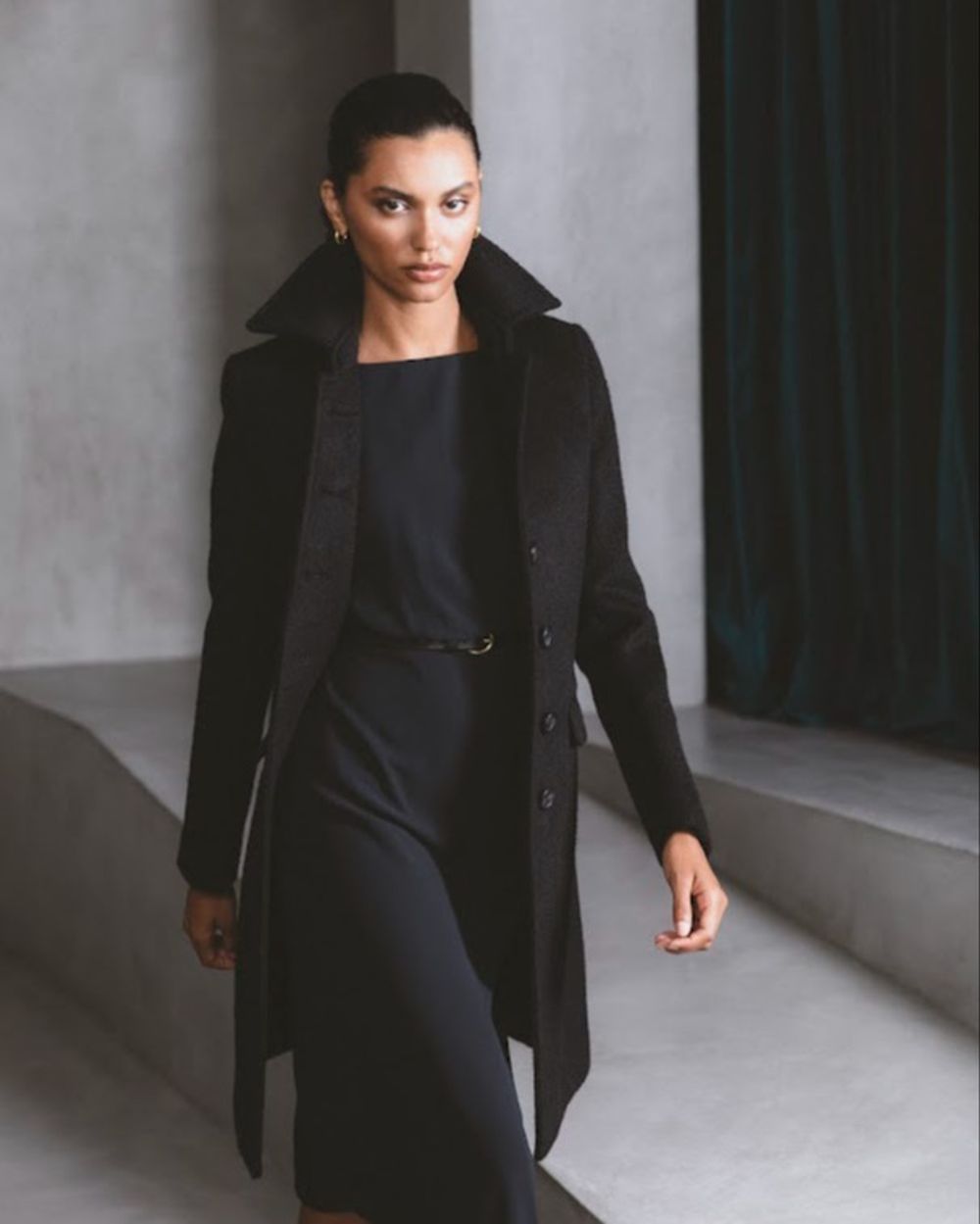 Curvy Black Dress | Sumissura