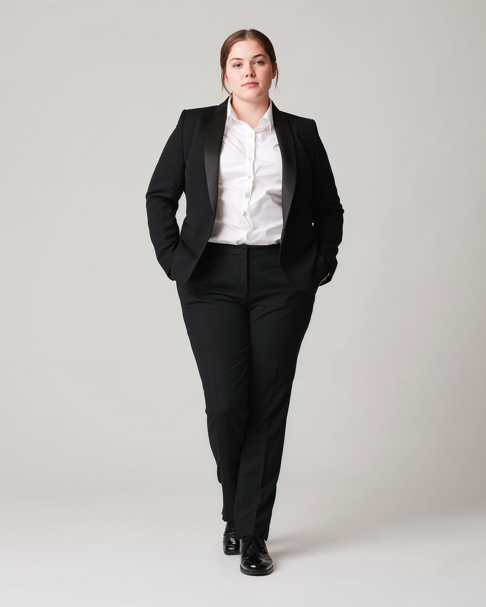 Traje Negro Entallado con Camisa Blanca de Botones | Sumissura