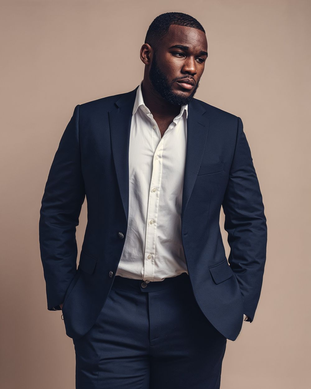 Traje Azul Marino con Camisa Blanca de Cuello Abierto | Hockerty