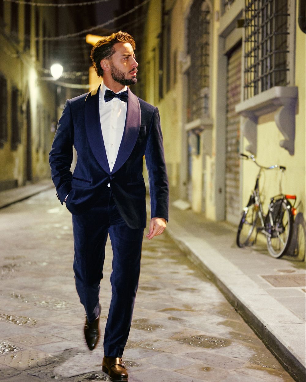 Smoking Nero con Camicia Bianca Elegante e Papillon | Hockerty