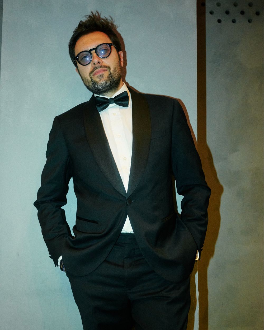 Smoking Blu Navy con Camicia Bianca Elegante e Papillon Nero | Hockerty