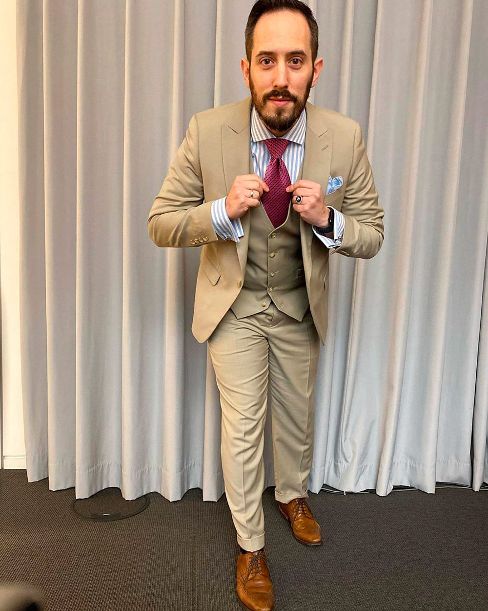 Dapper Graues | Hockerty