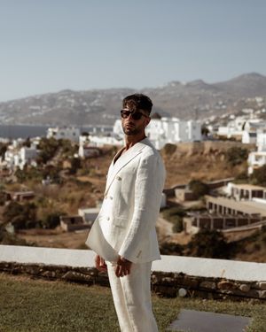 Hockerty: Custom clothing to Dress the Real You